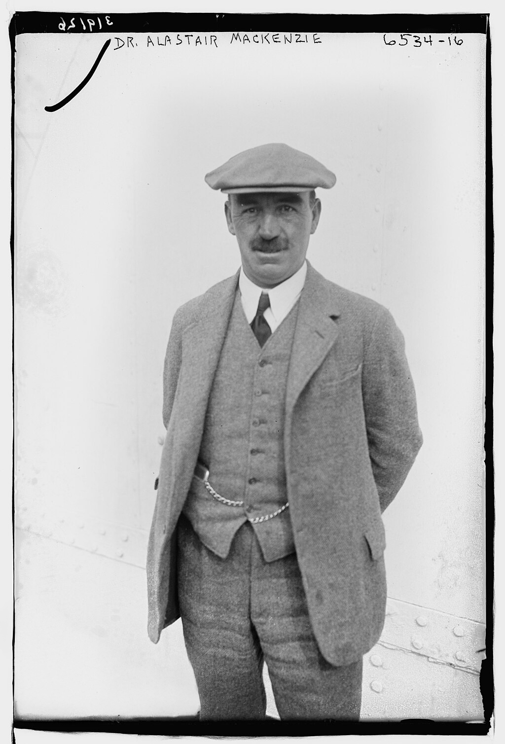 The House of Alister MacKenzie — Blended Scotch Whisky